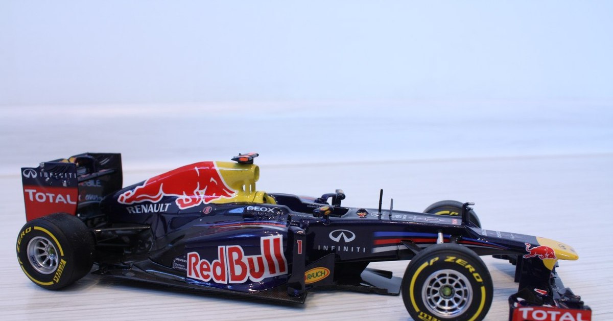 Модель Red Bull RB8, S. Vettel от Revell, масштаб 1/24 | Пикабу