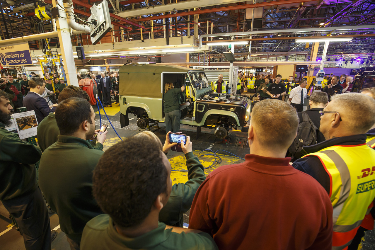 Радость со слезами на глазах,или как провожали последний Land Rover ...