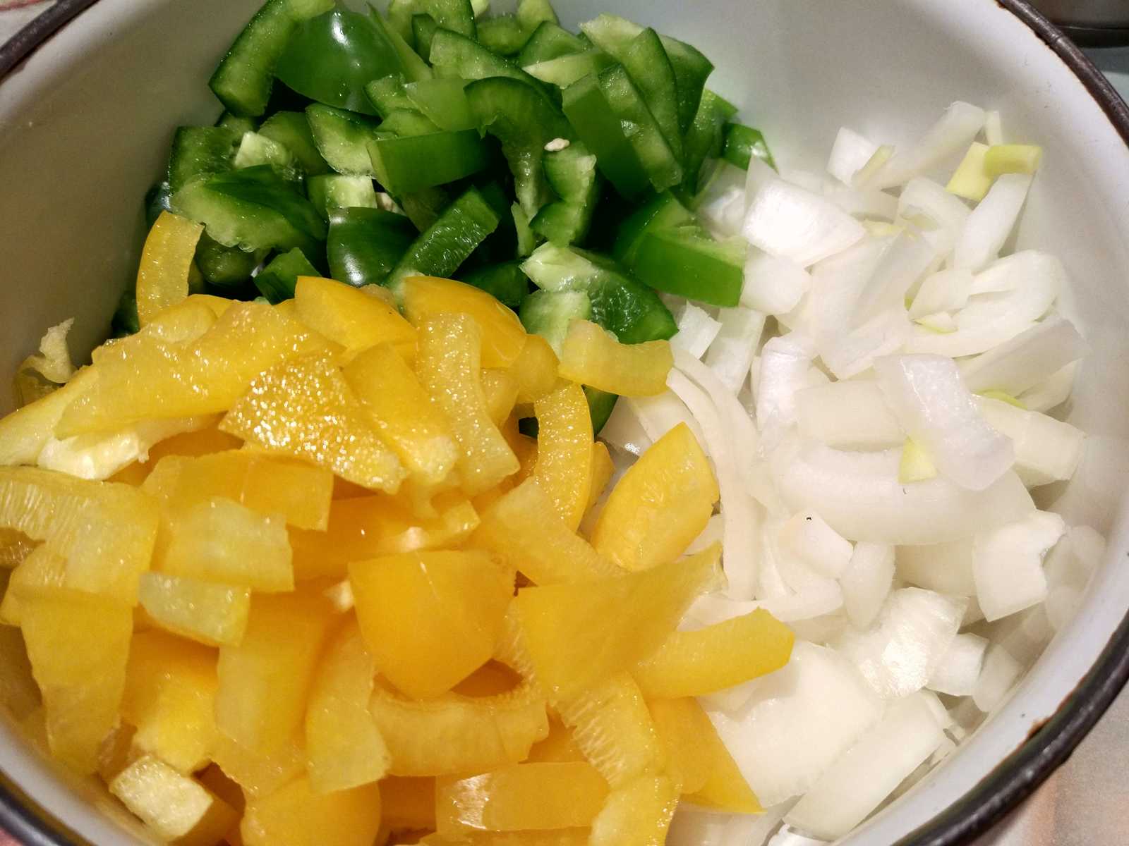 Запечённый рис с курицей и овощами | Пикабу
