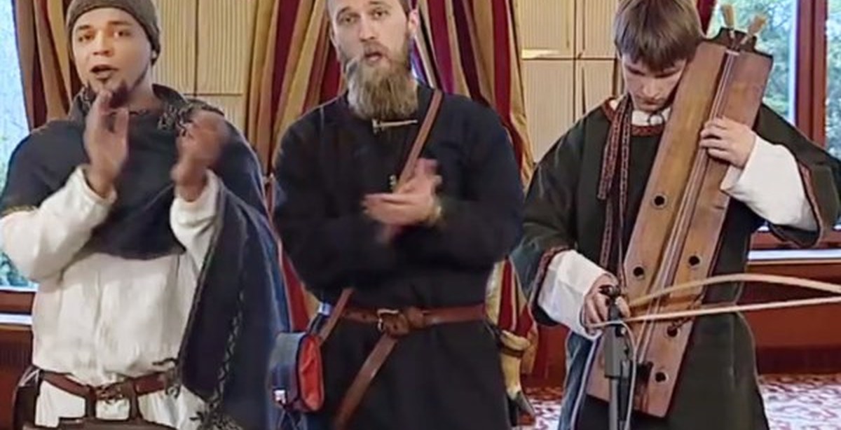 Хочу представить вам литовскую фолк группу Ugniavijas. Песня Saldus ...